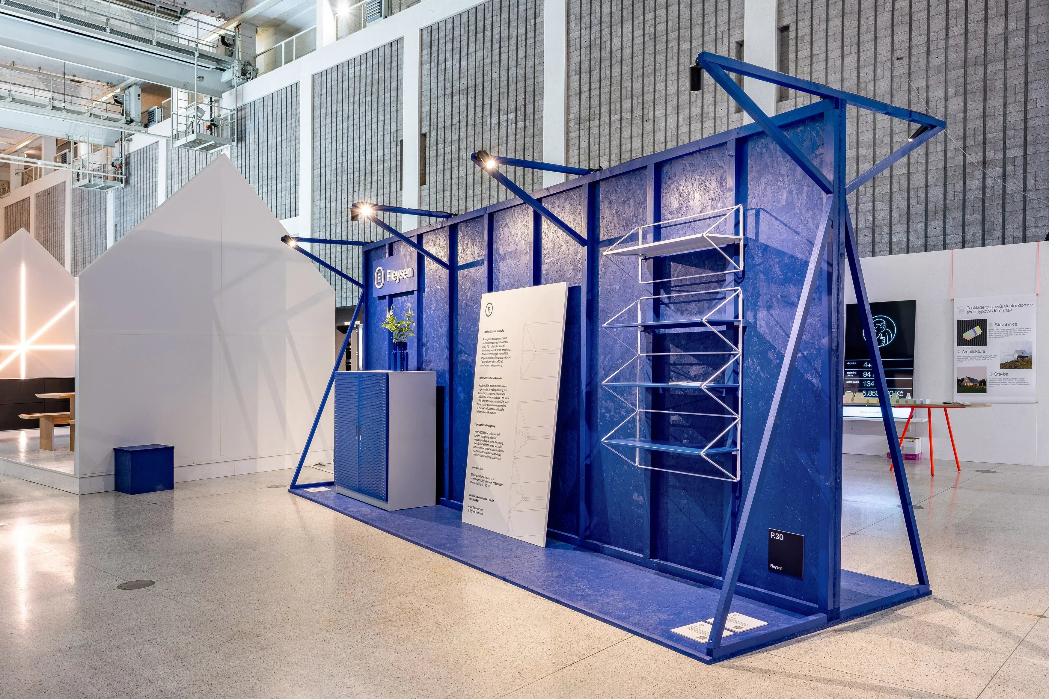 Designblok 2023: Nový kovový nábytek a modulární knihovna – Fleysen